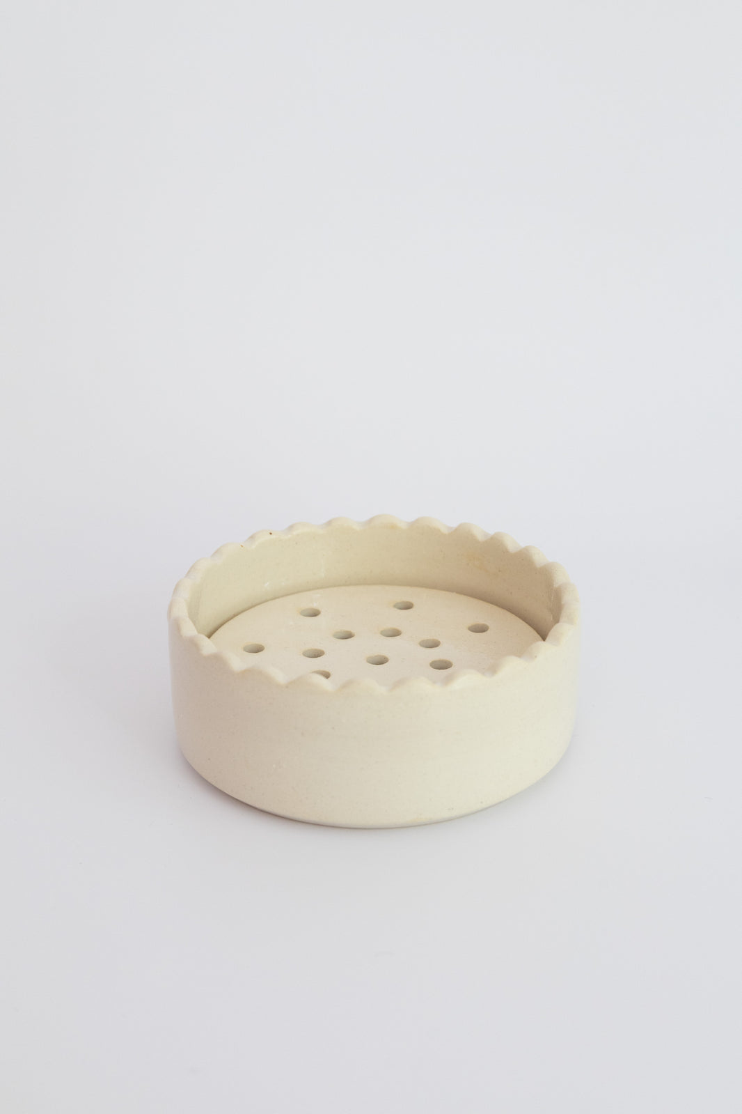 Delicate ceramic handmade in Montreal – Goye artiste céramiste